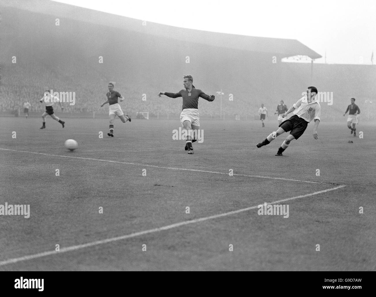England hungary football Black and White Stock Photos & Images - Alamy