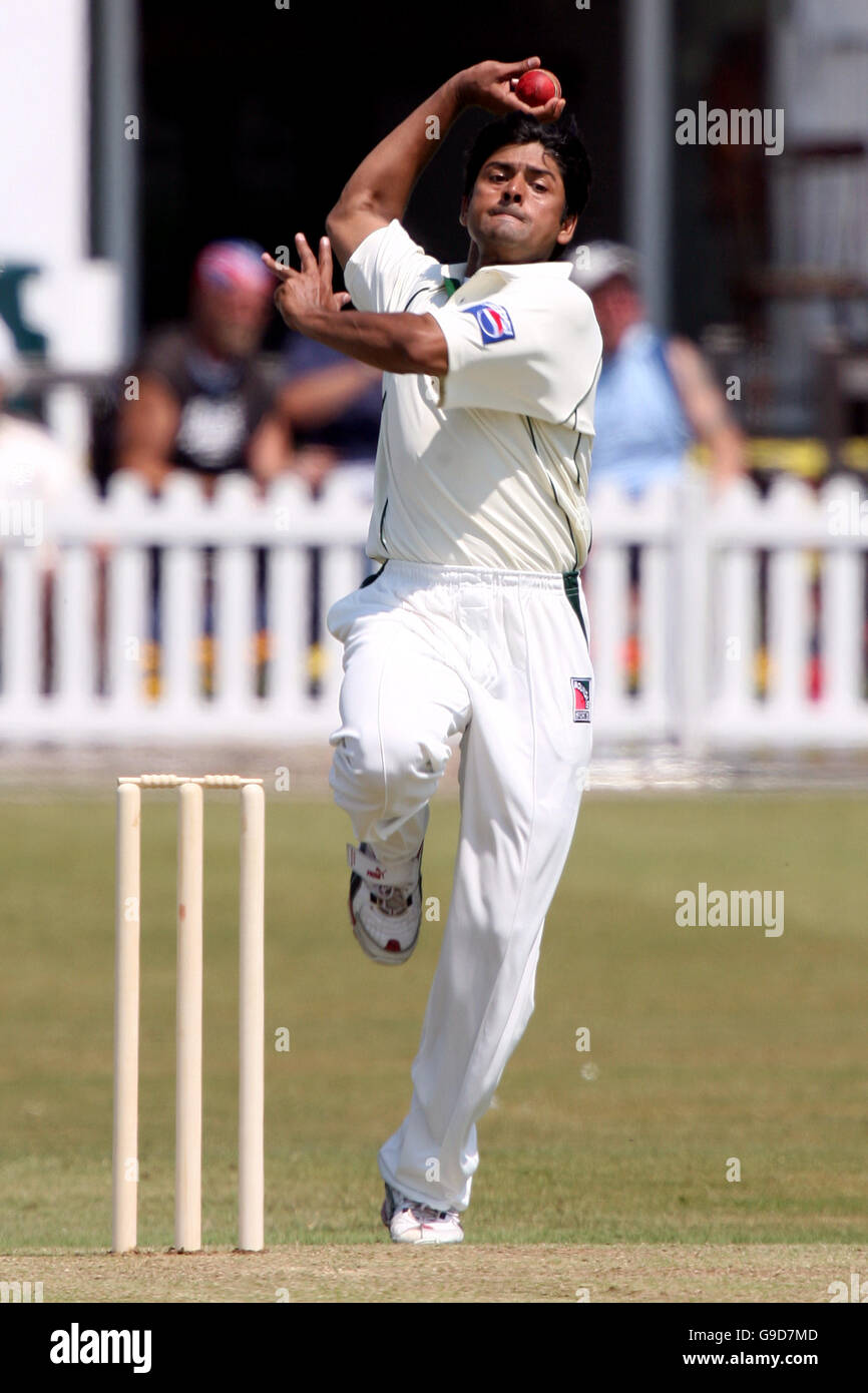 Cricket - Tour Match - Leicester v Pakistan - Grace Road. Pakistan's ...
