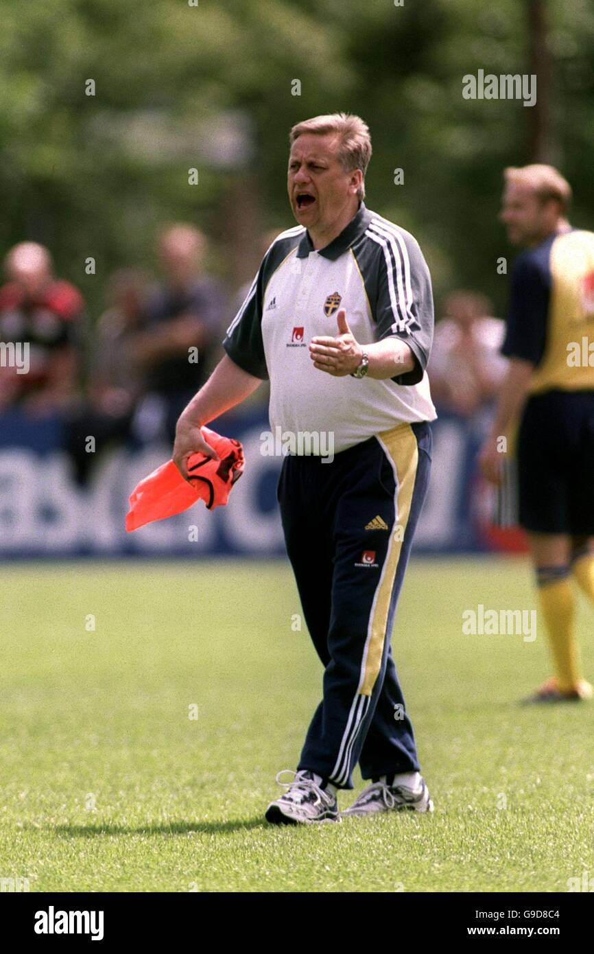 Sweden head coach Tommy Soderberg tries to fire his players up during ...