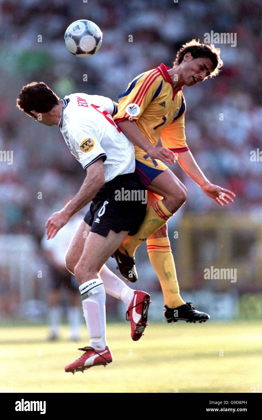 Soccer - Euro 2000 - Group A - England v Romania Stock Photo - Alamy
