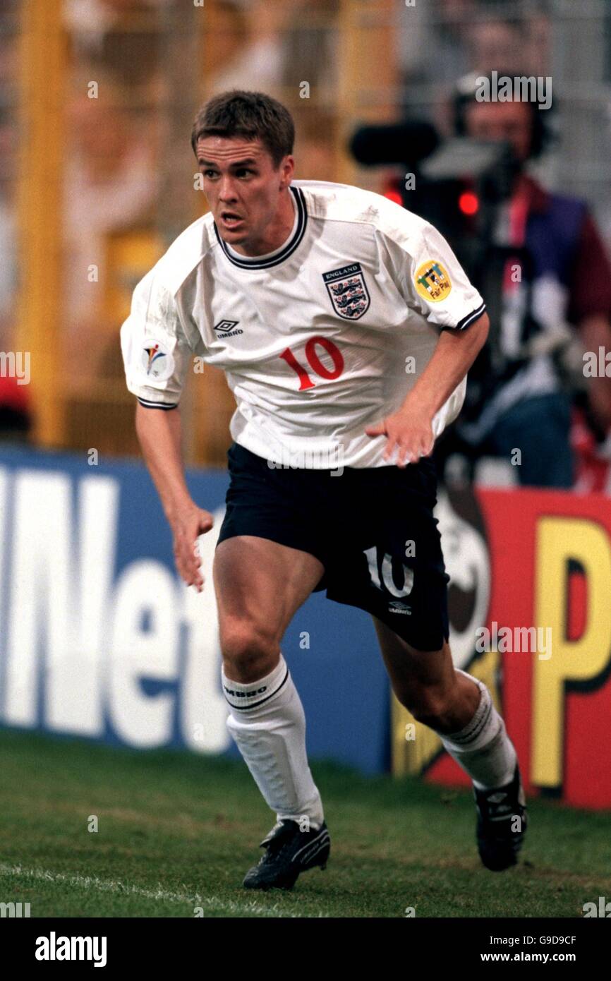 Soccer - Euro 2000 - Group A - England v Romania Stock Photo - Alamy