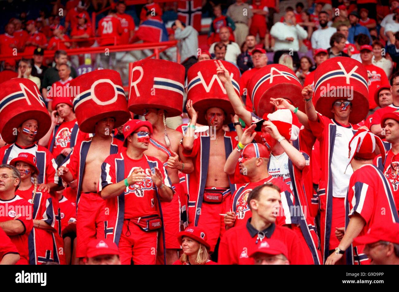Norway football fans slovenia norway hi-res stock photography and ...