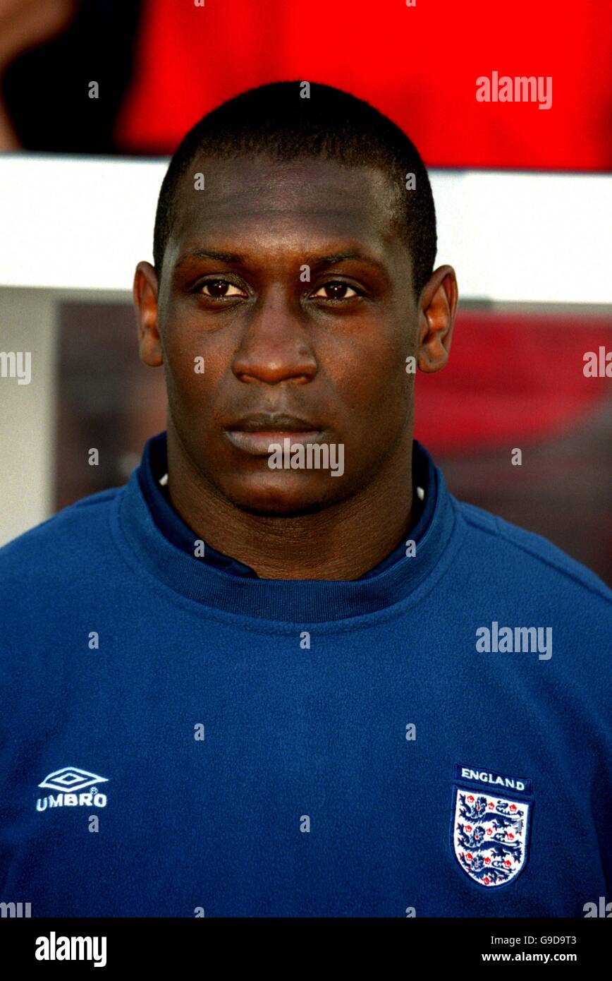 Emile heskey england 2000 hi-res stock photography and images - Alamy