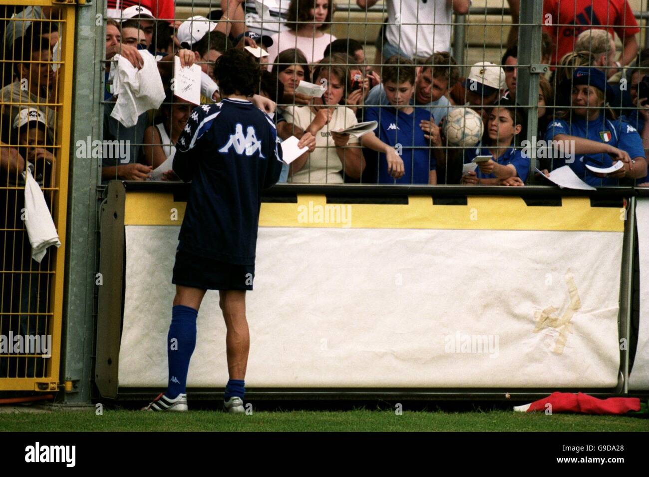 Alessandro Del Piero 2000 High Resolution Stock Photography and Images ...