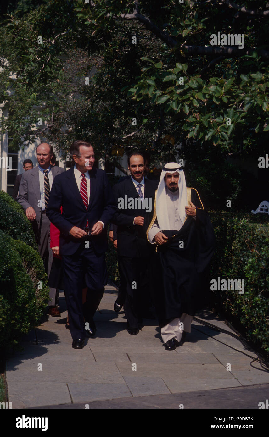 President george h w bush and his dog hi-res stock photography and ...