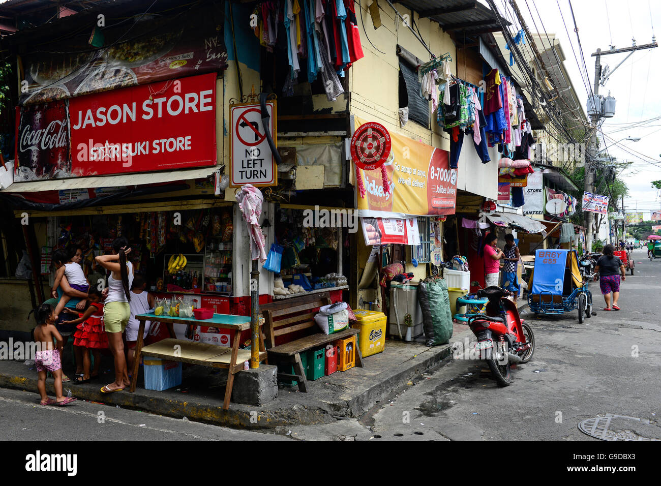 PHILIPPINES, Manila, Intramuros, Slum huts / PHILIPPINEN, Manila ...