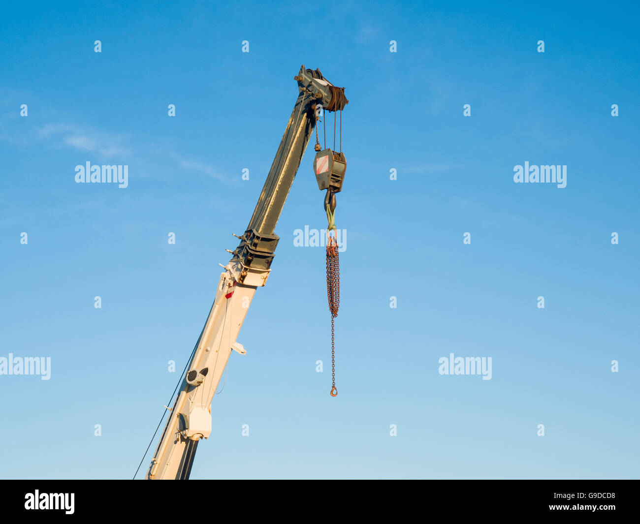 Truck mounted boom lift hi-res stock photography and images - Alamy