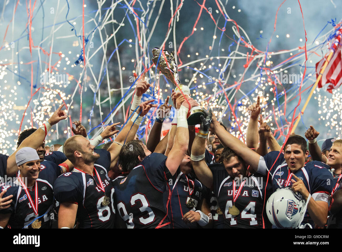 Team USA celebrates the victory at the Football World Championship on ...