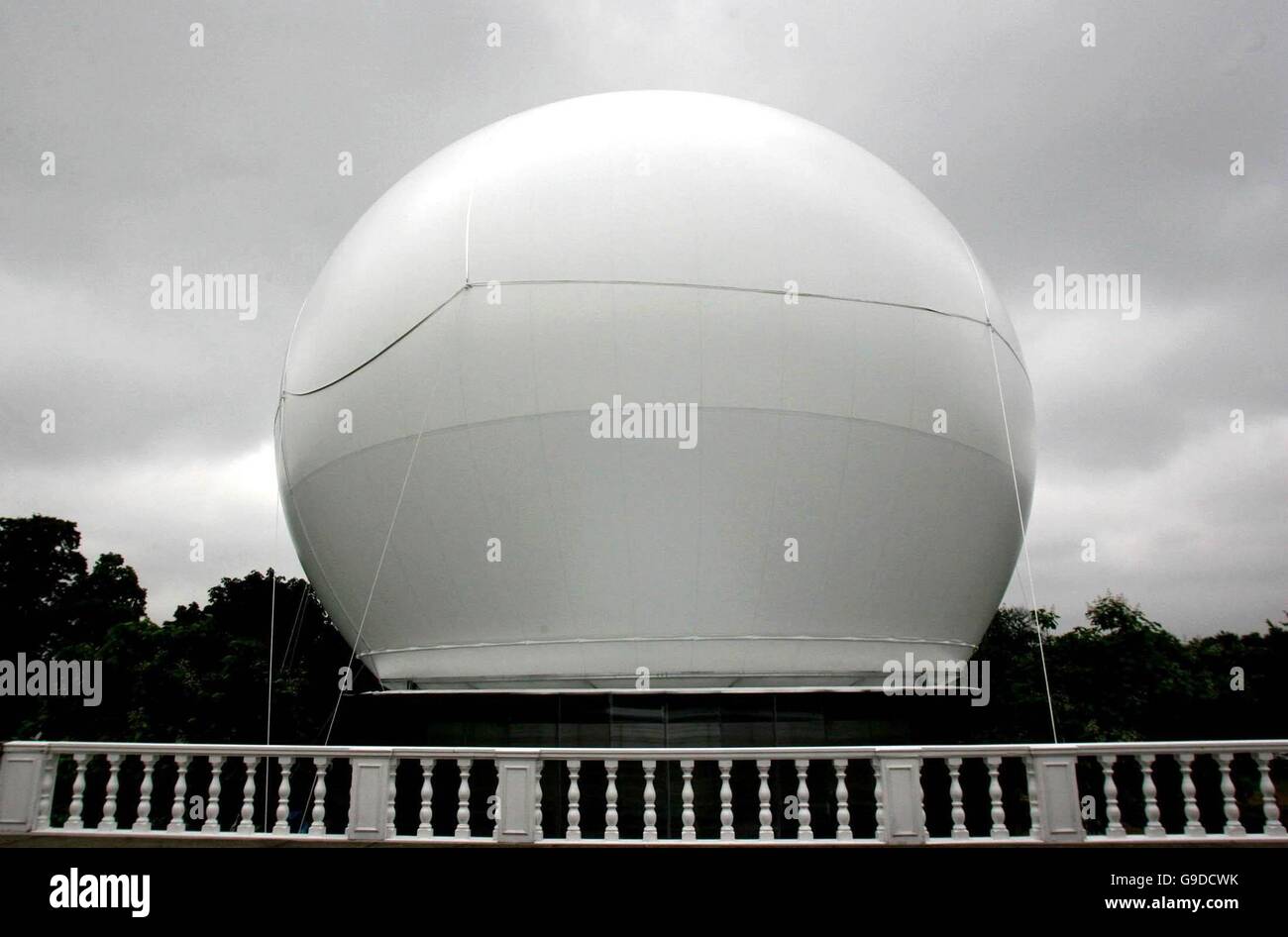 New inflatable canopy serpentine gallery hi-res stock photography and ...