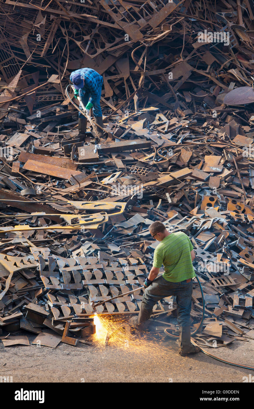 Scrap yard man working hi-res stock photography and images - Alamy
