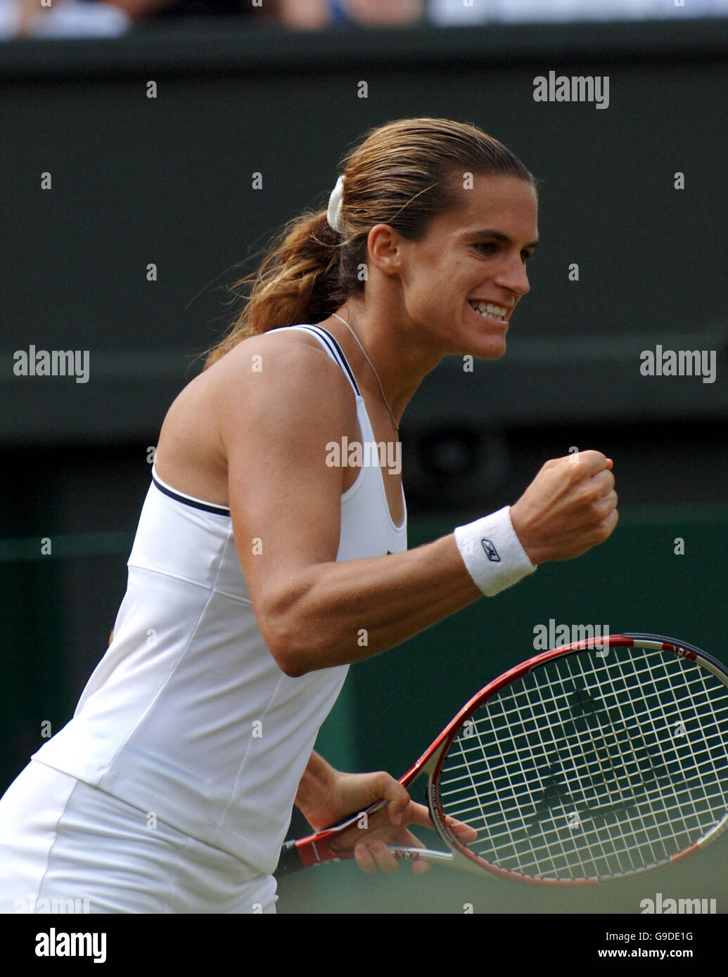 Amelie mauresmo v maria sharapova hi-res stock photography and images ...