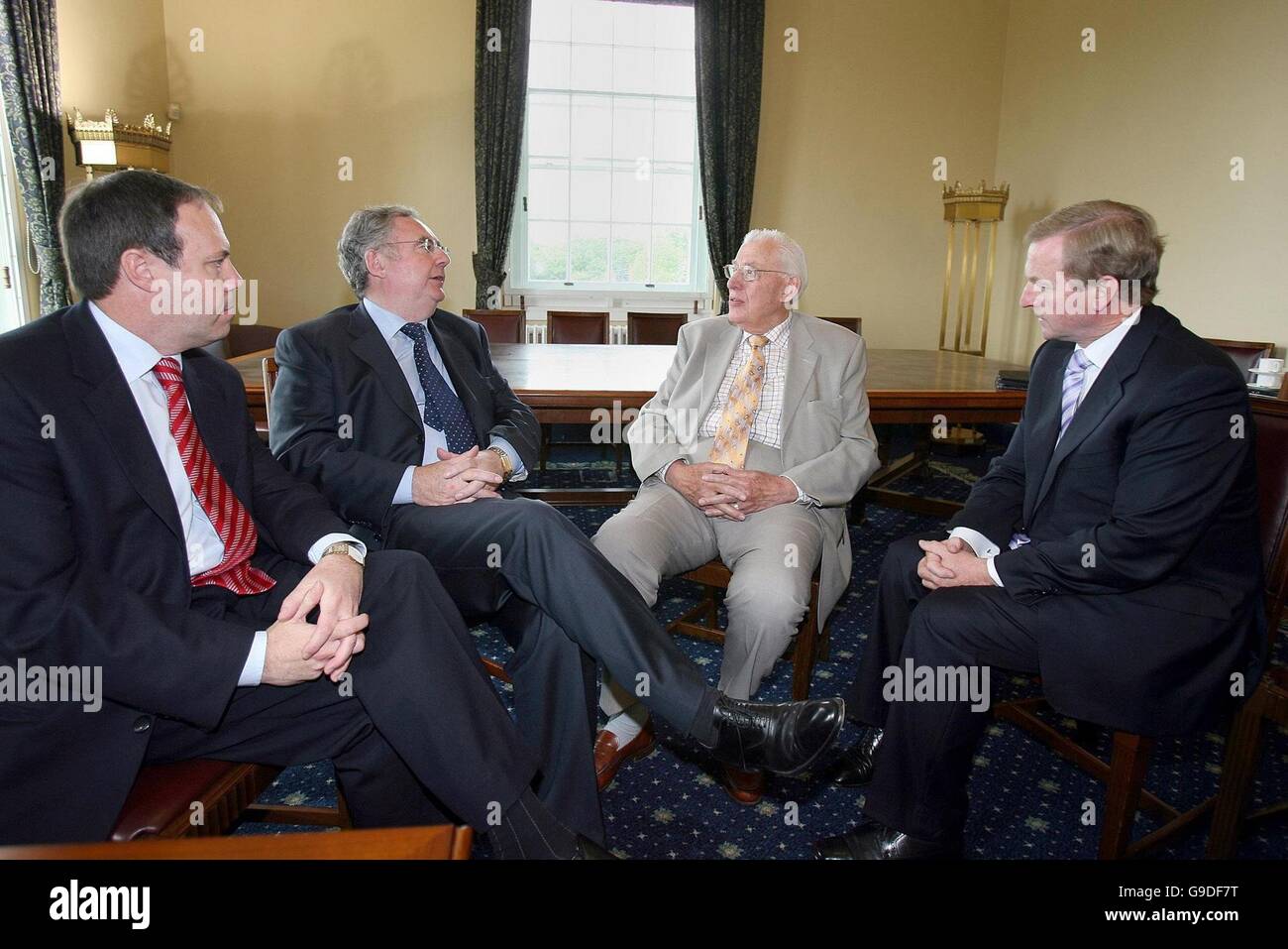 Rev ian paisley left hi-res stock photography and images - Alamy