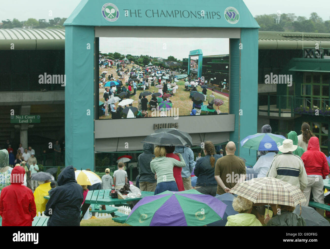Stand for a two minute silence hi-res stock photography and images - Alamy