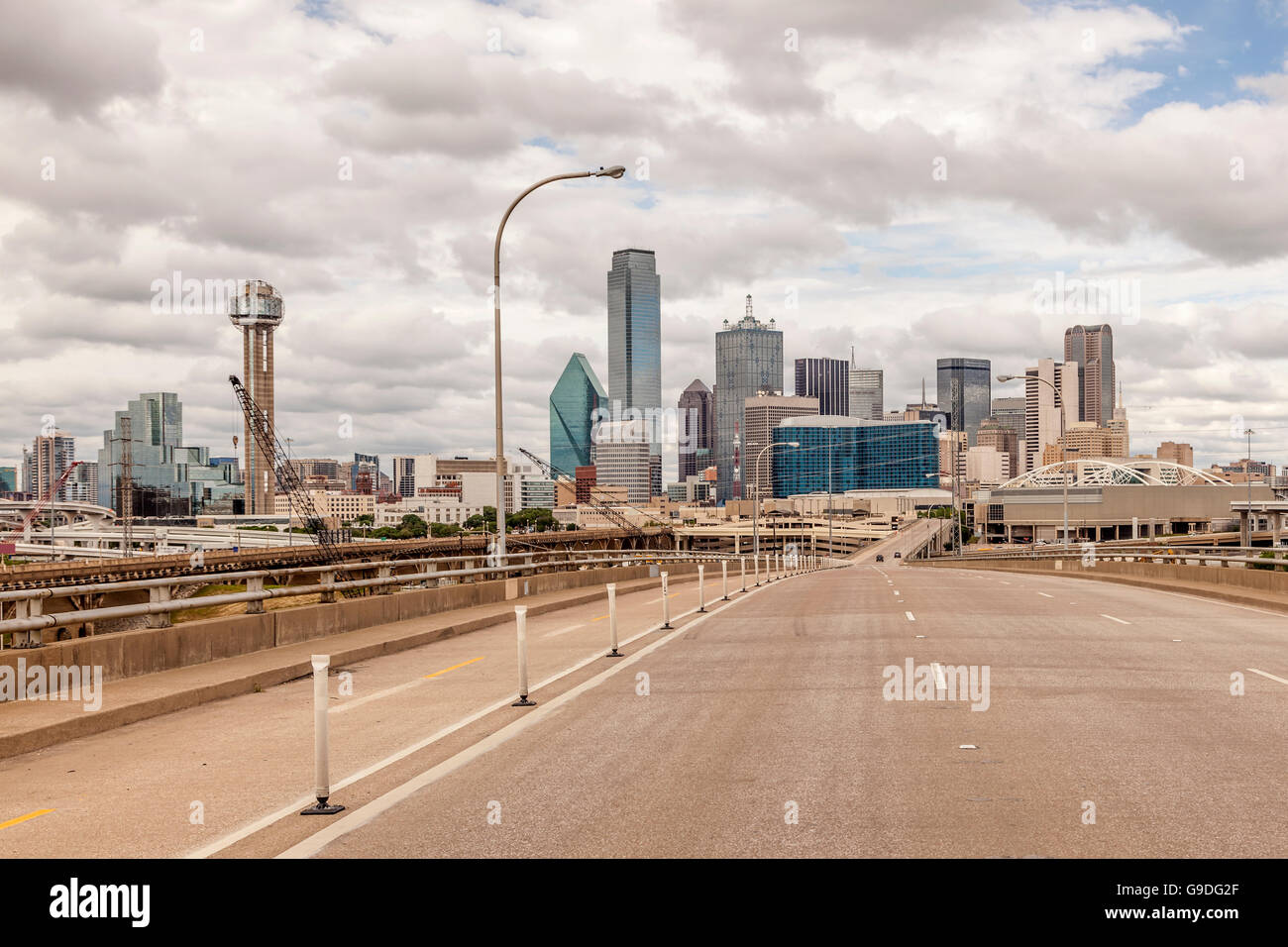 Downtown dallas skyline view hi-res stock photography and images - Alamy