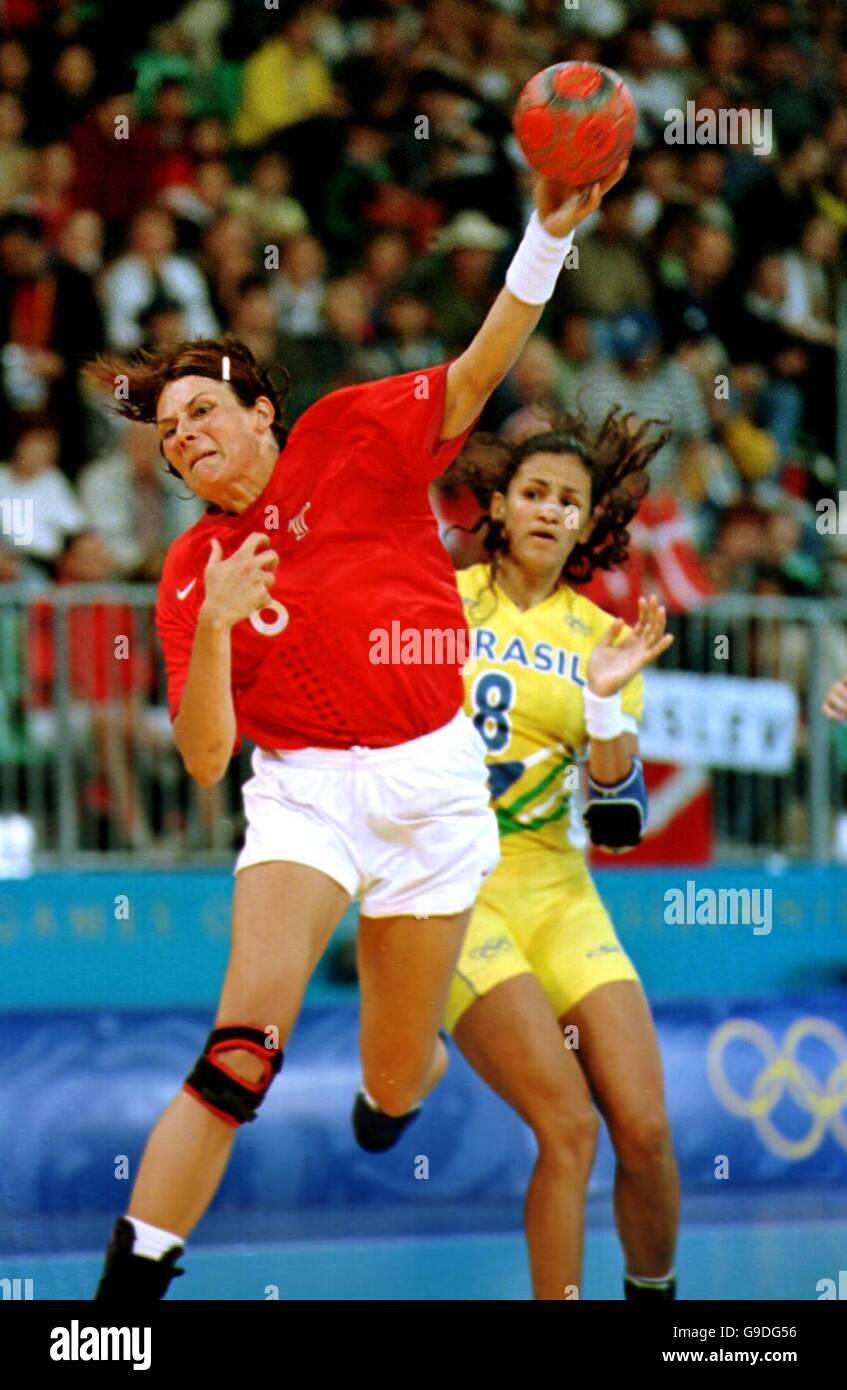 Sydney 2000 handball hi-res stock photography and images - Alamy