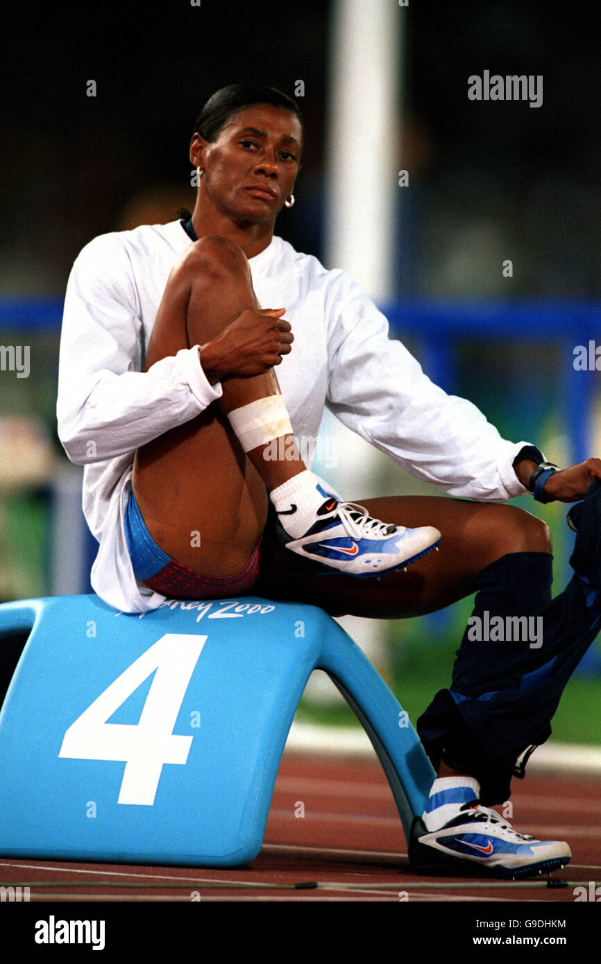 Sandra glover prepares herself for the 400m hurdles hi-res stock ...