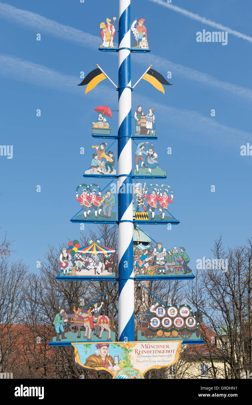 Maypole Munich - Viktualienmarkt Stock Photo - Alamy