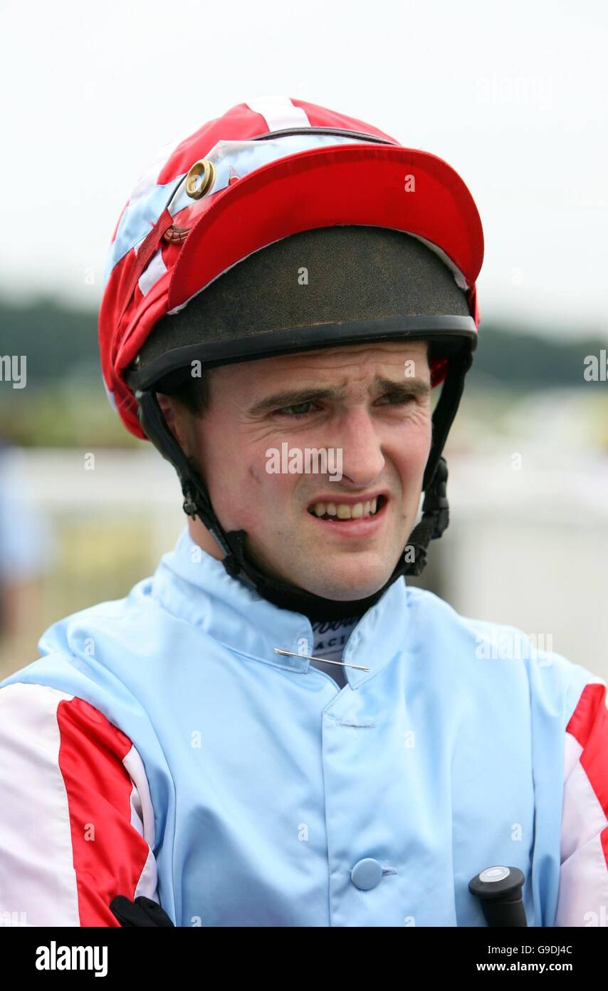 Jockey david dennis worcester racecourse hi-res stock photography and ...