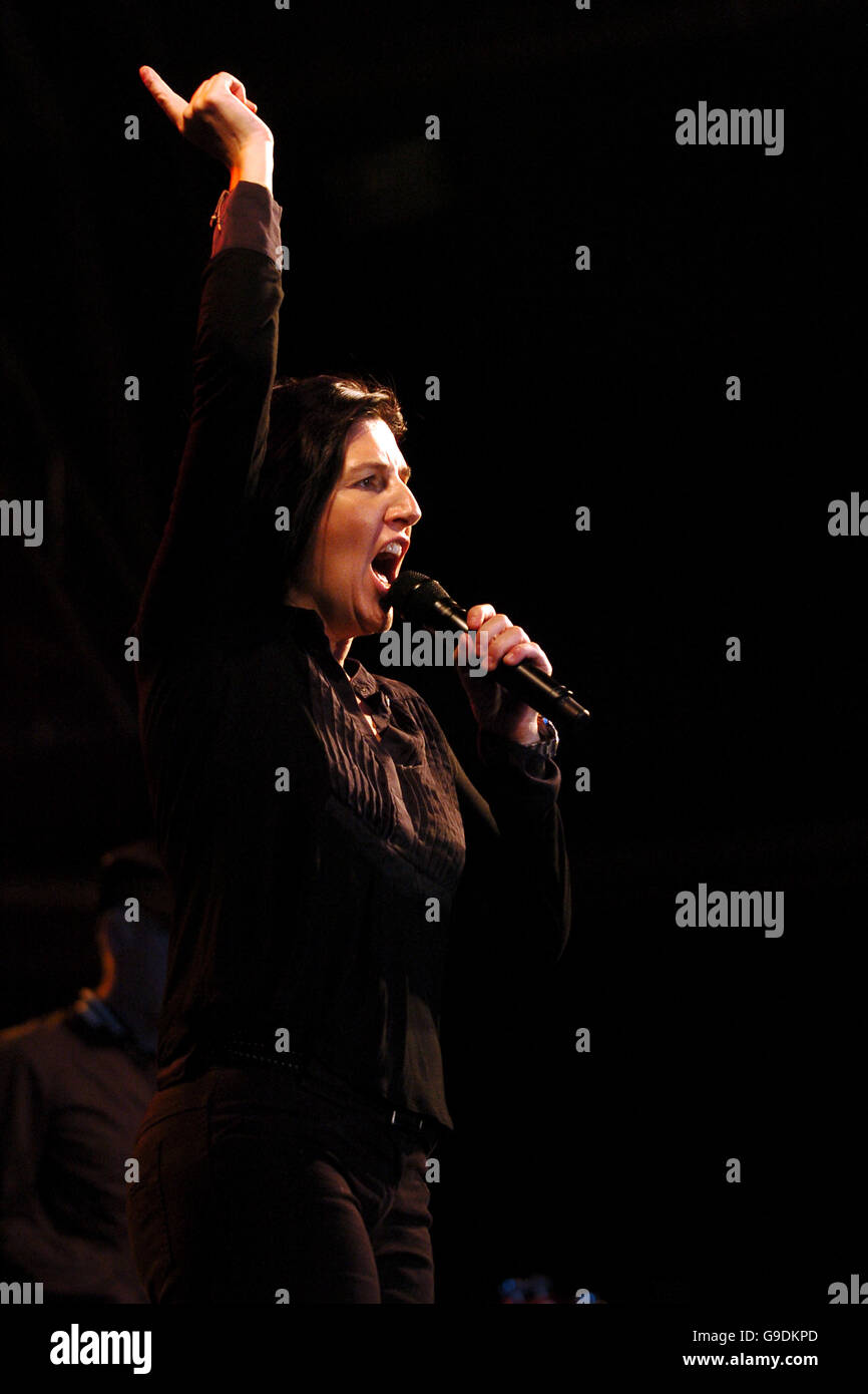 Sharleen Spiteri, lead singer of Texas, entertains the crowds Stock ...
