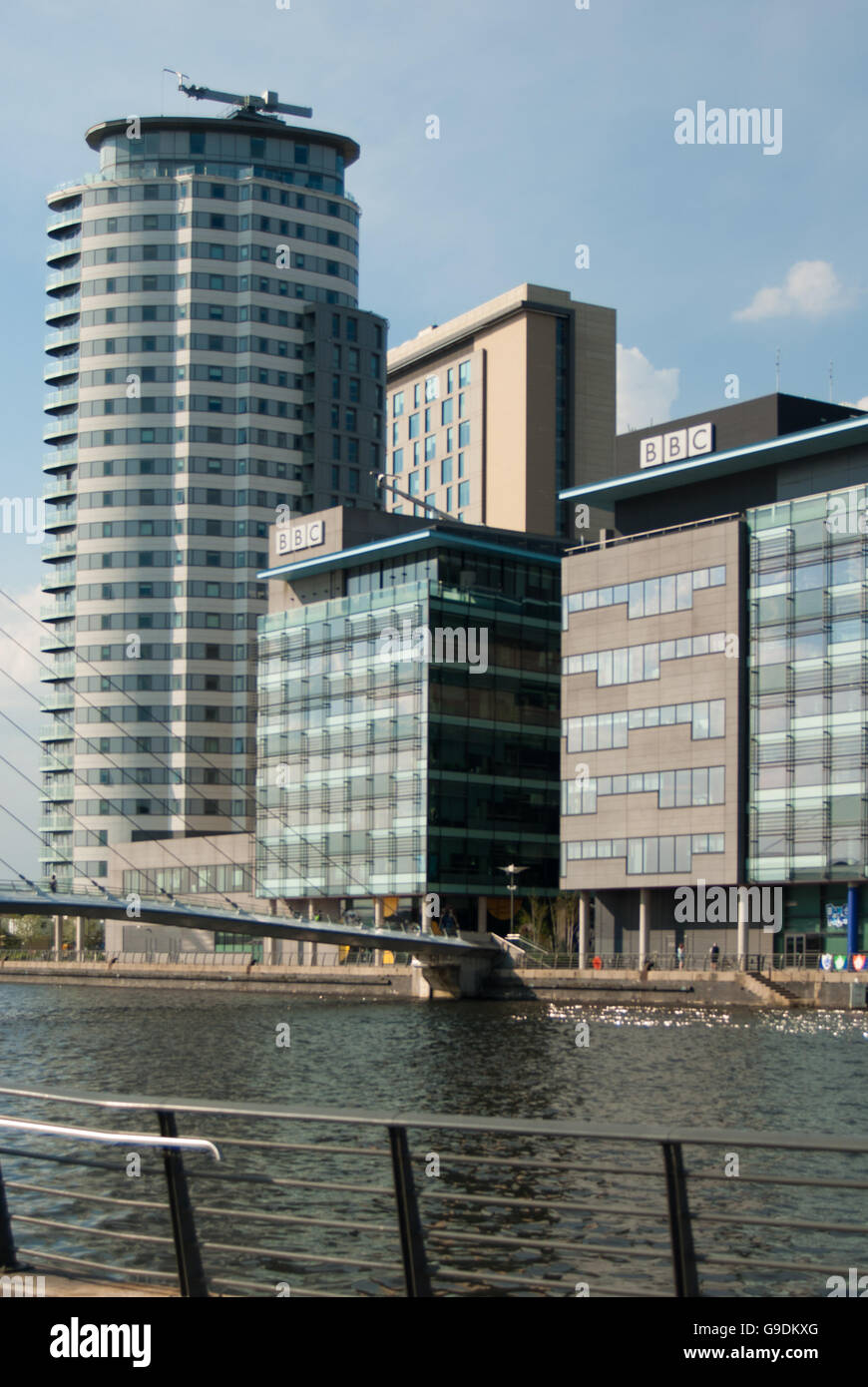 Media city footbridge bbc buildings hi-res stock photography and images ...