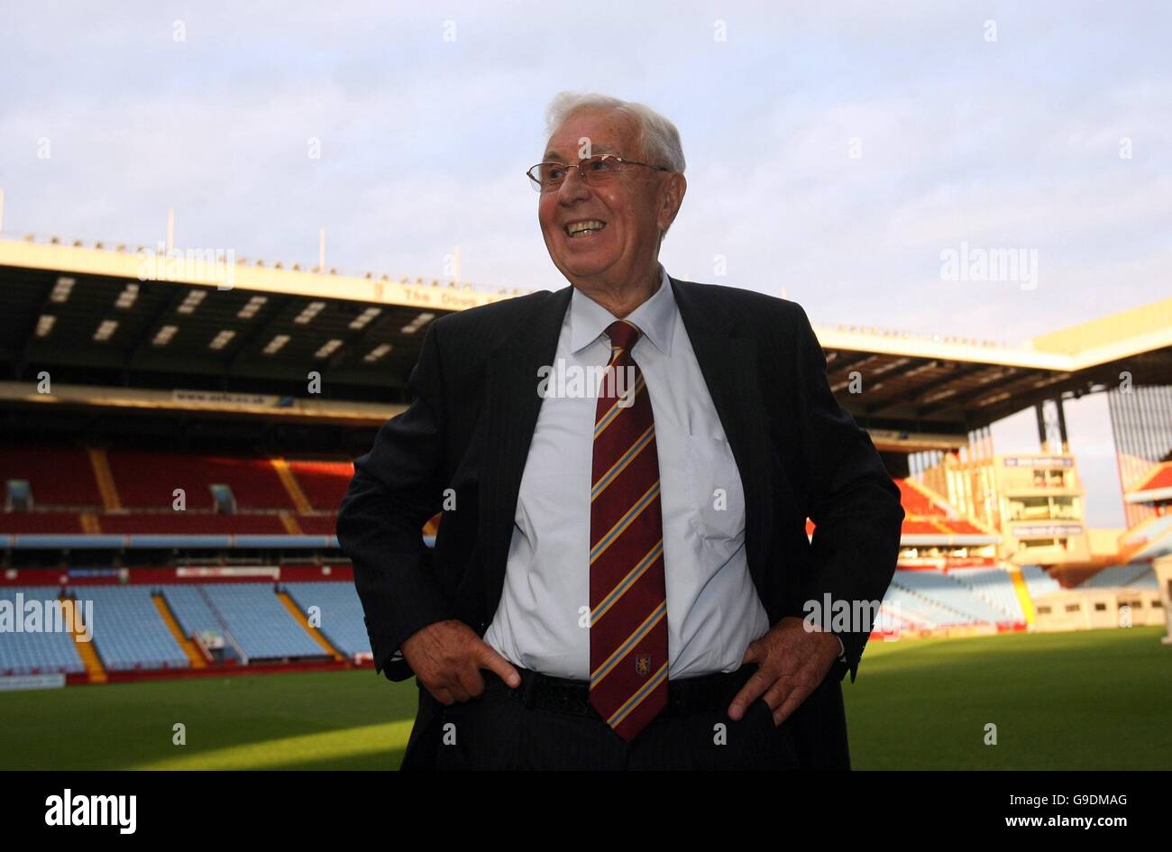 Aston villas chairman doug ellis hi-res stock photography and images ...