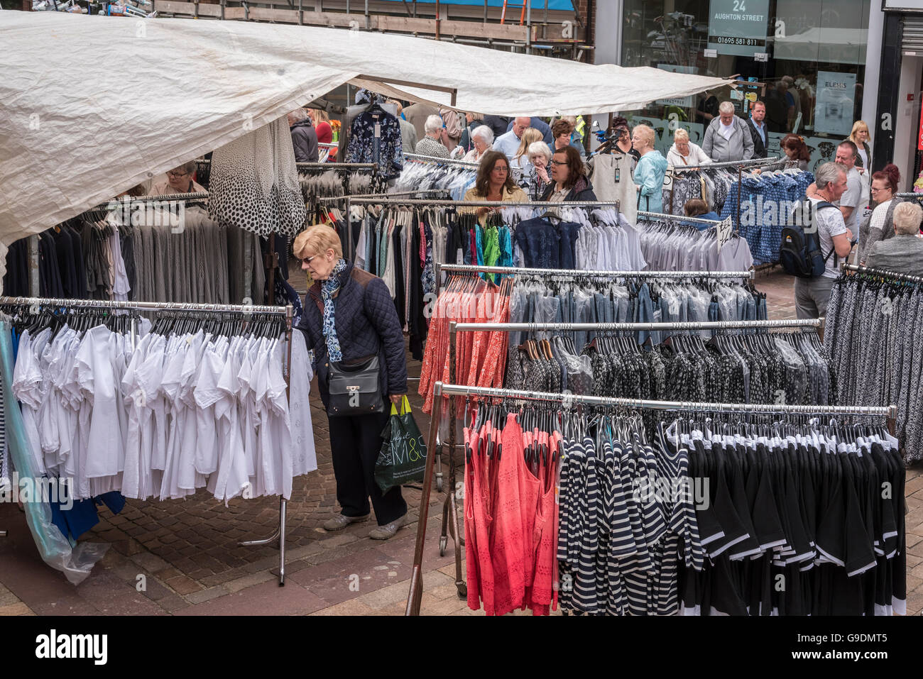 English street market hi-res stock photography and images - Alamy