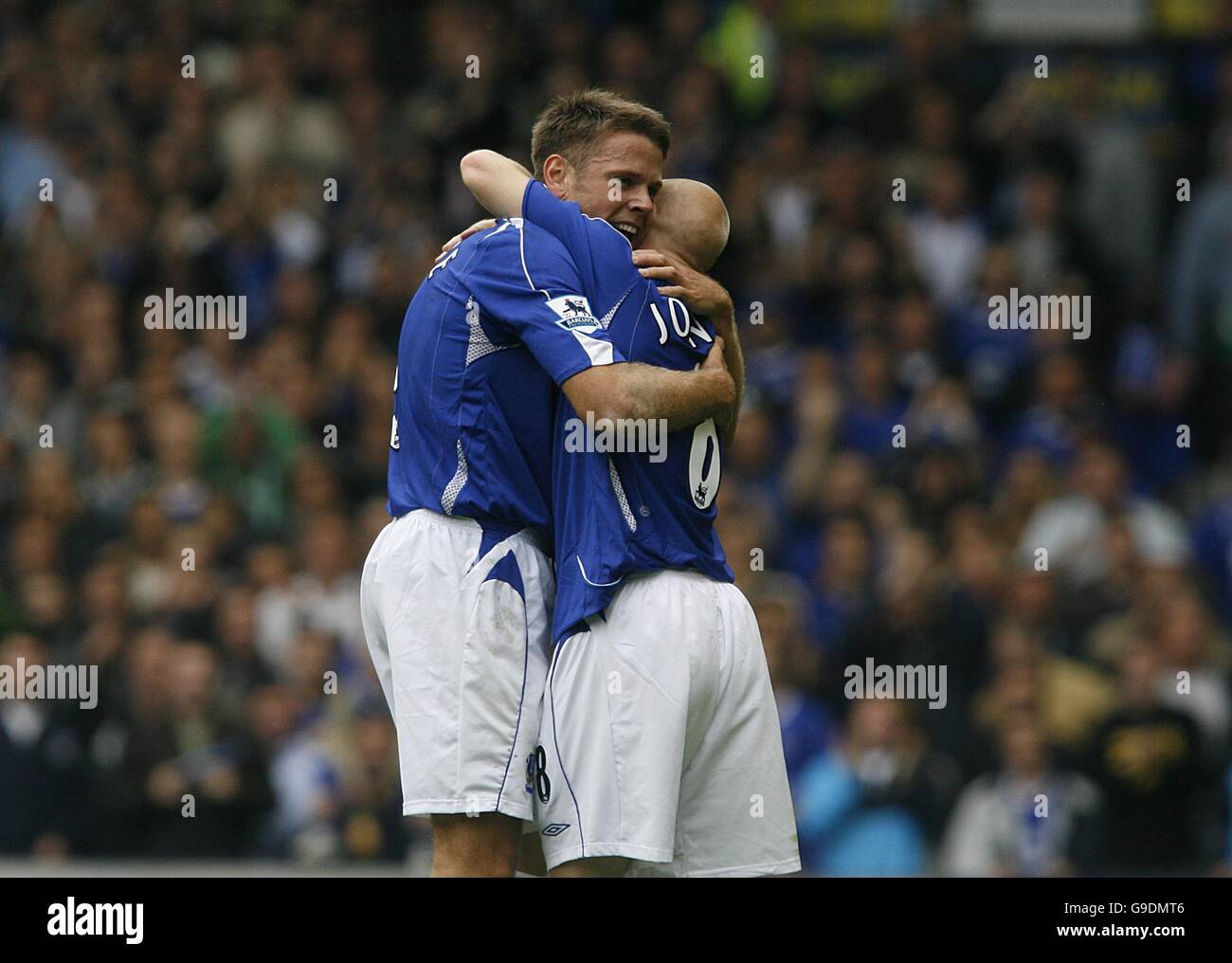 Andrew Johnson and James Beattie celebrate Evertons goal Stock Photo ...