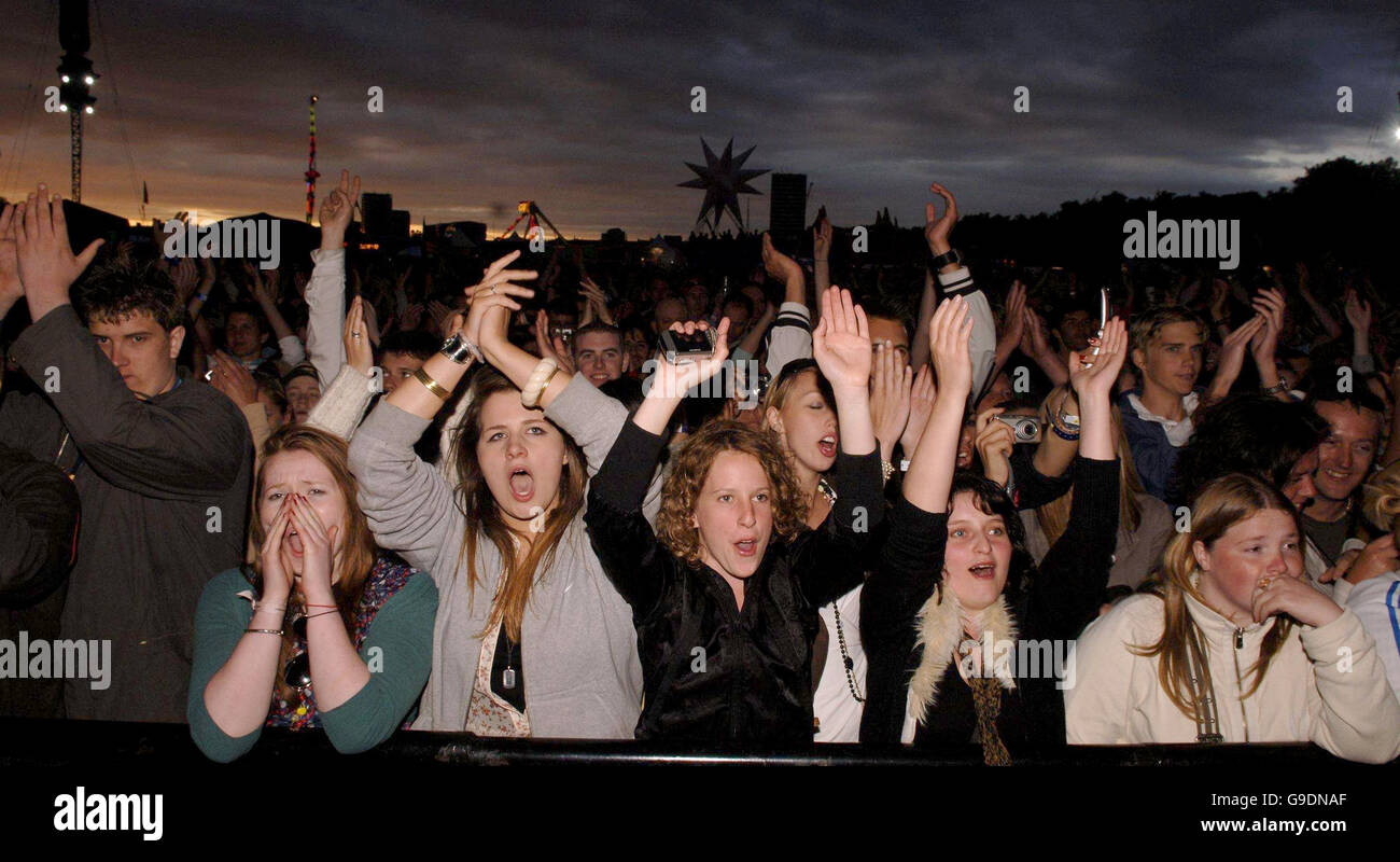 General view of the crowd during the O2 Wireless Festival 2006, at Hyde ...