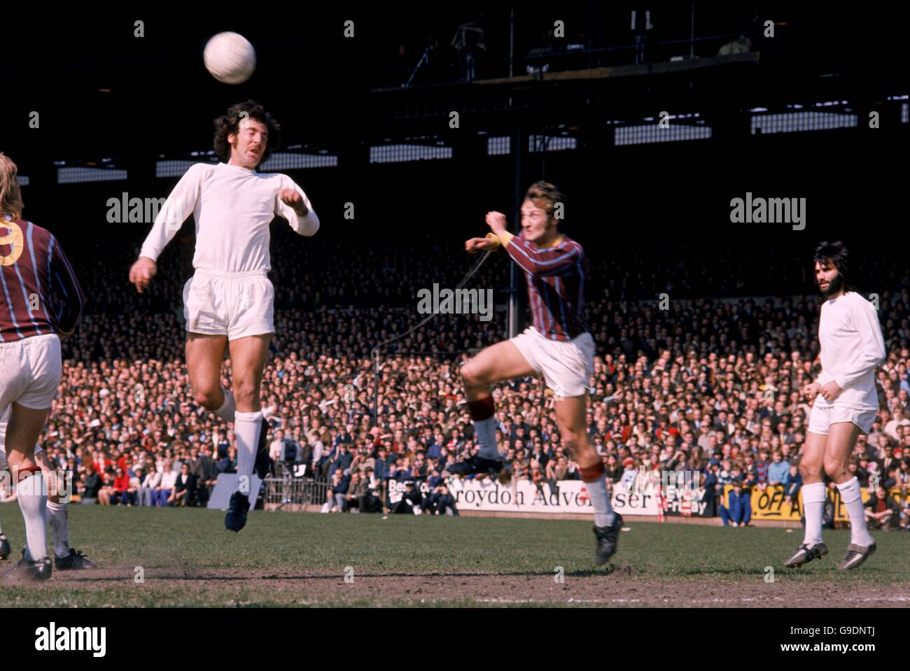 David sadler manchester united l rises head ball hi-res stock ...