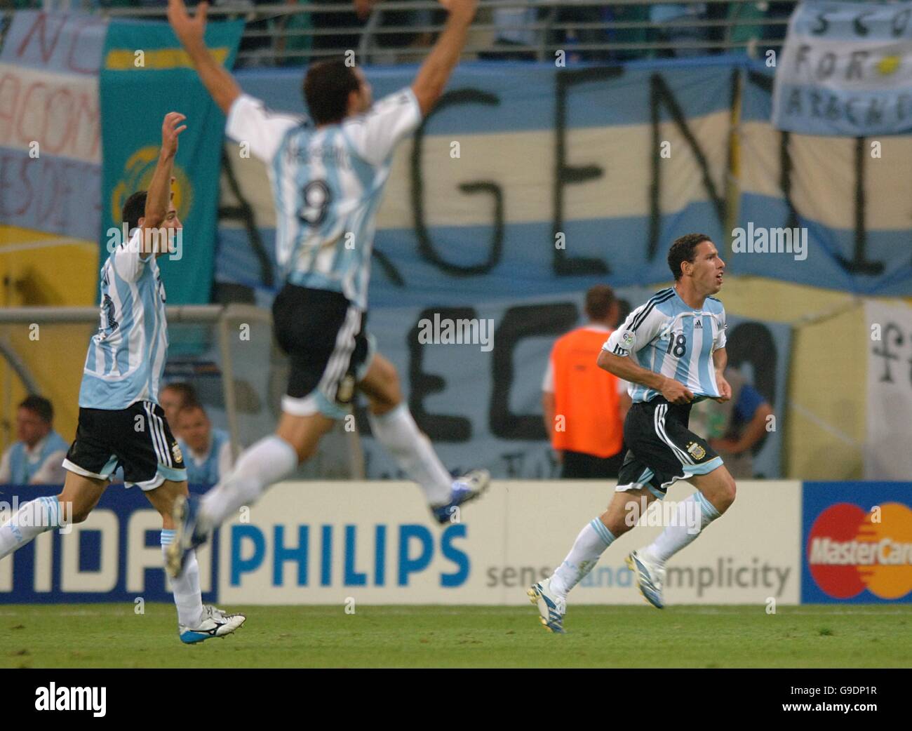 Maxi rodriguez goal mexico 2006 hi-res stock photography and images - Alamy