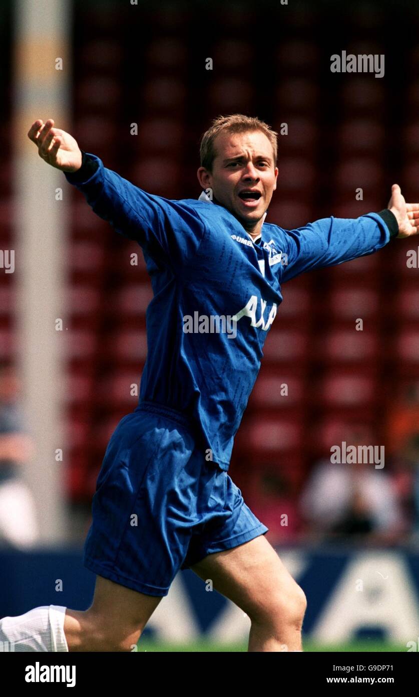 Celebration actor celebrity football hi-res stock photography and ...