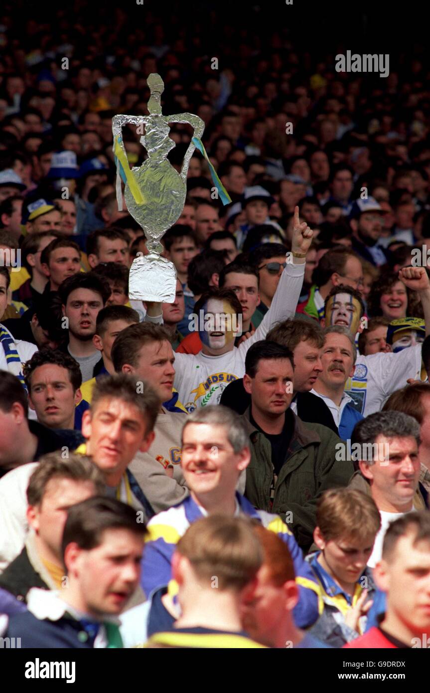 Leeds uniteds fans celebrate after winning the league trophy hi-res ...
