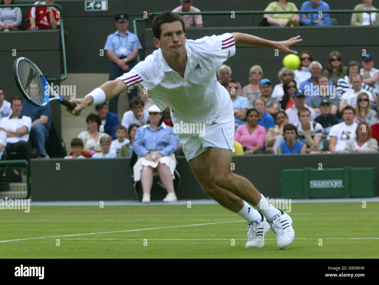 Tim henman stretches ball hi-res stock photography and images - Alamy