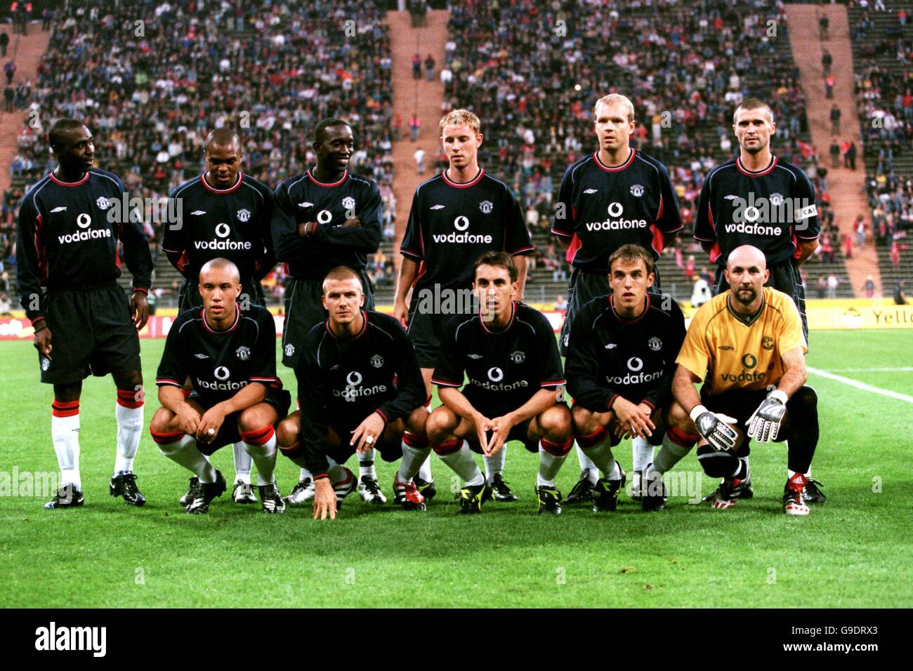 Manchester United team group (L-R) top row: Andy Cole, Quinton Fortune ...