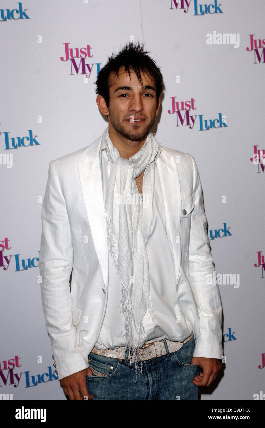 Sezer from Big Brother arrives late to the premiere of McFly's new film ...