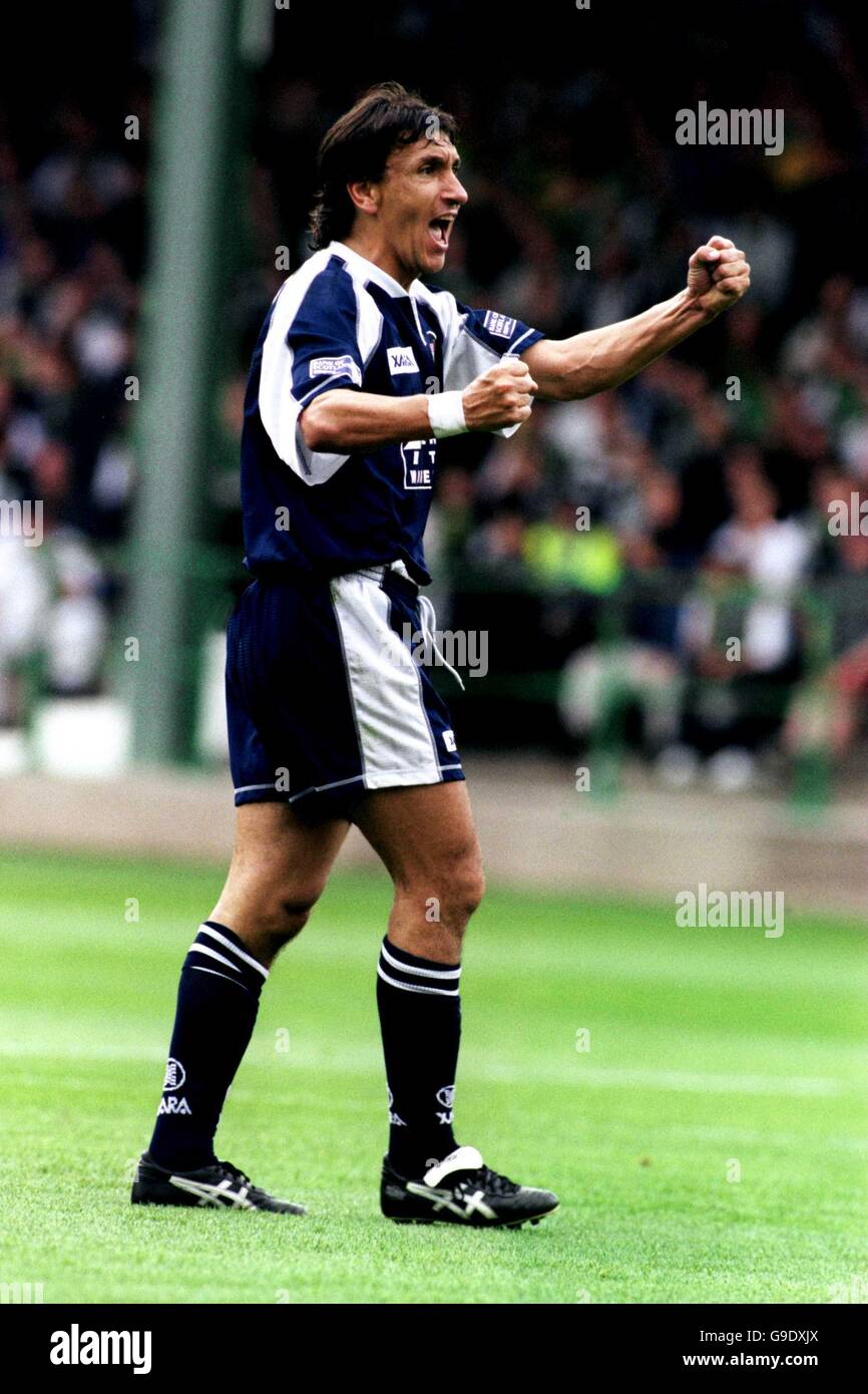 Dundee player-manager Ivano Bonetti celebrates the opening goal Stock ...