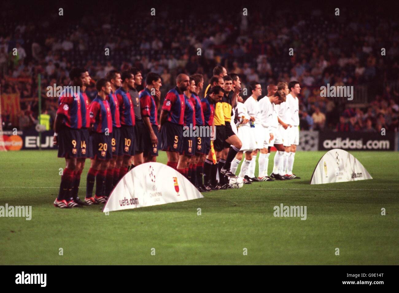 Barcelona line up before match hi-res stock photography and images - Alamy
