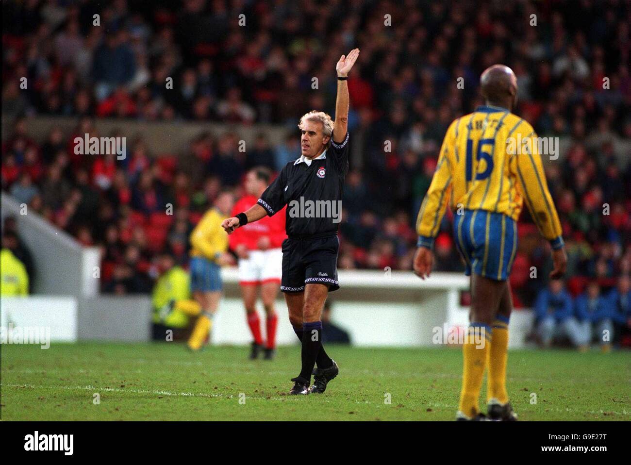 Roger milford referee hi-res stock photography and images - Alamy