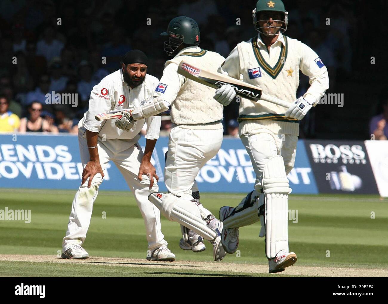 England's Monty Panesar (left) looks on as Pakistan's batsmen increase ...