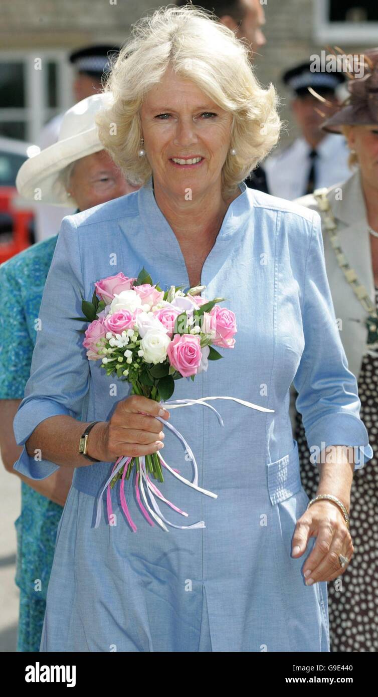 Charles and Camilla plant trees Stock Photo - Alamy