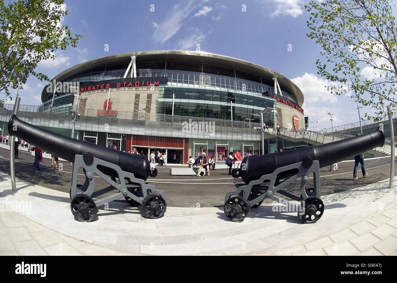 Arsenal stadium cannons hi-res stock photography and images - Alamy