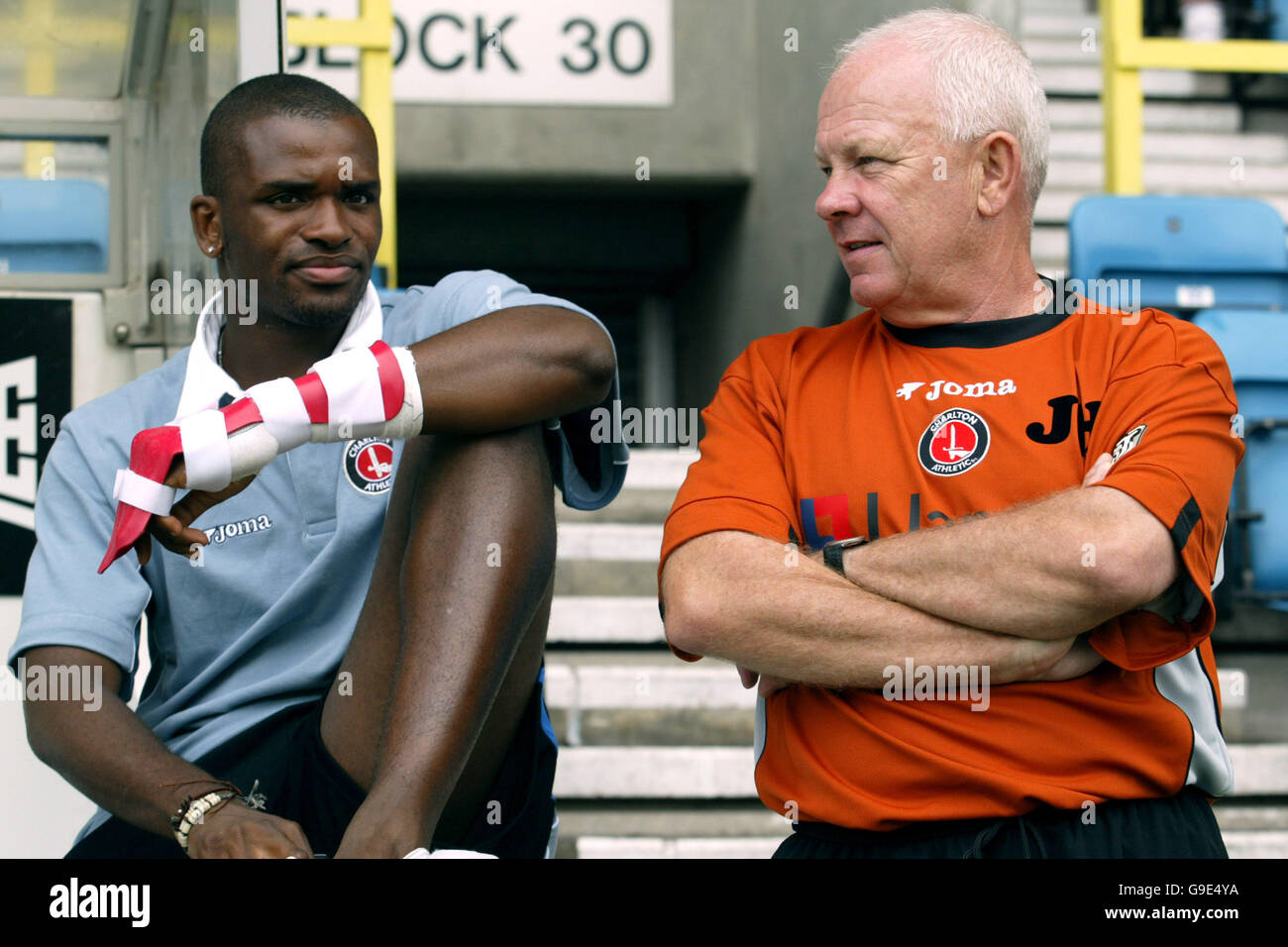 Charlton athletics darren bent and john harbin hi-res stock photography ...