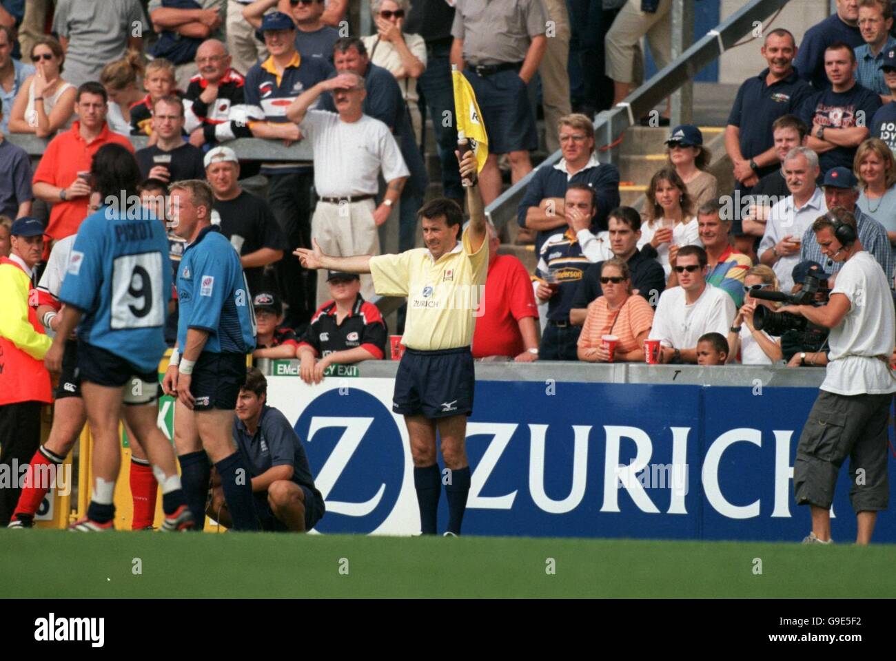 Touch judge Ashley Rowden signals a line out to Saracens Stock Photo ...
