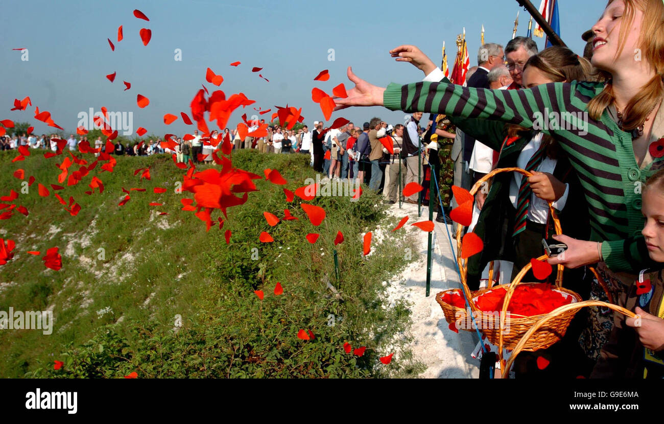 Somme Memorial 90 Years : Children release poppy petals during the ...