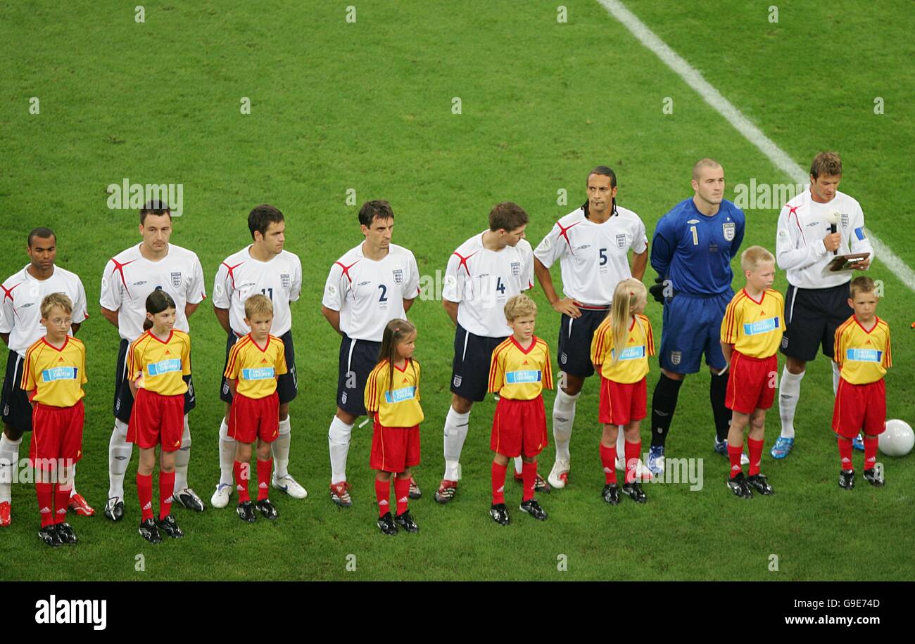 David Beckham addresses the crowd before the game (r Stock Photo - Alamy