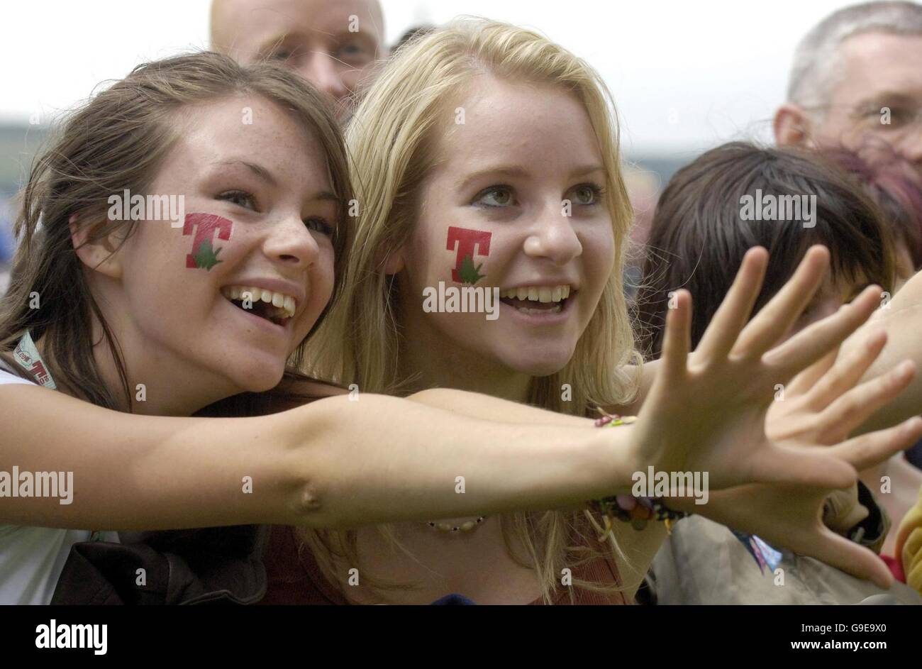Kate Stoddart, 17 (left) and Becca Preston, 17 enjoy Scots actor Billy ...