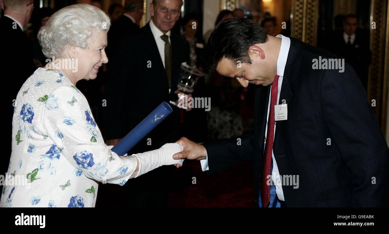 Queens standard award enterprise buckingham palace hi-res stock ...