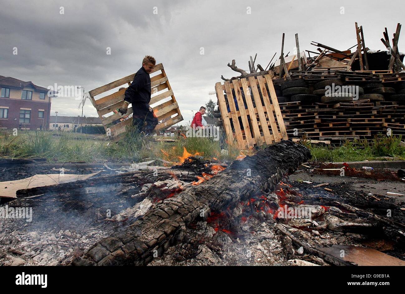 Bonfires to mark the orange order calendar hi-res stock photography and ...