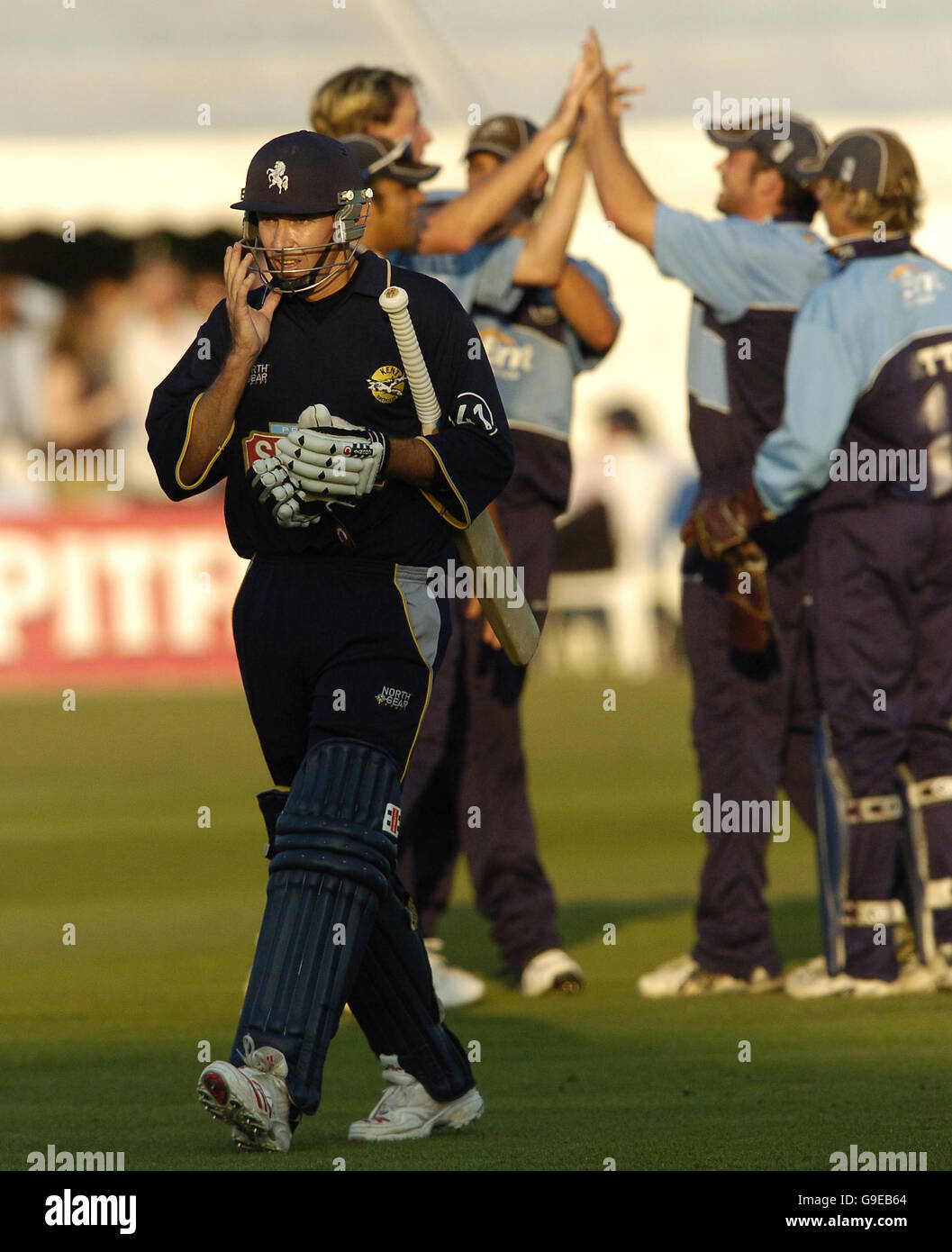 Cricket - Twenty20 Cup 2006 - South Division - Kent Spitfires vs Surrey ...
