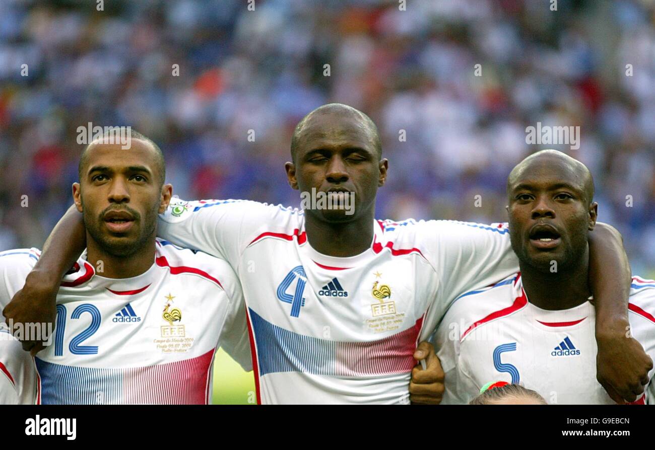 Italy 2006 world cup final line up hi-res stock photography and images ...